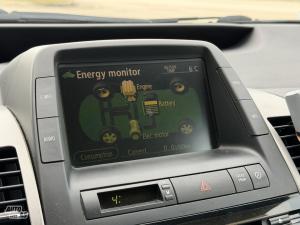 Grey Toyota Prius 2008 in Panevezys, with an engine capacity of 1.50 L and mileage of 362 thousand km for 2650 €, photo 17 on AUTOMOTO.COM.LV