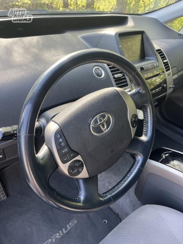 Grey Toyota Prius 2008 in Kaunas, with an engine capacity of 1.50 L and mileage of 320 thousand km for 3750 €, photo 6 on AUTOMOTO.COM.LV