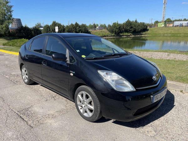 Pelēks Toyota Prius 2008 Viļņa, ar dzinēja tilpumu 1.50 L un nobraukumu 277 tūkst. km par 3950 €, foto 1 vietnē AUTOMOTO.COM.LV