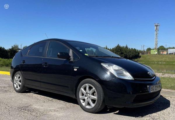 Grey Toyota Prius 2008 in Vilnius, with an engine capacity of 1.50 L and mileage of 277 thousand km for 3950 €, photo 2 on AUTOMOTO.COM.LV