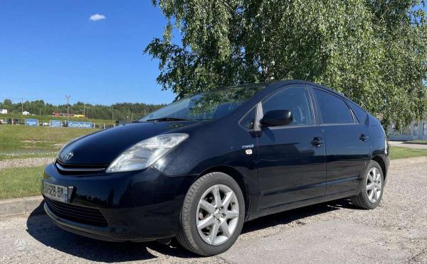 Grey Toyota Prius 2008 in Vilnius, with an engine capacity of 1.50 L and mileage of 277 thousand km for 3950 €, photo 3 on AUTOMOTO.COM.LV