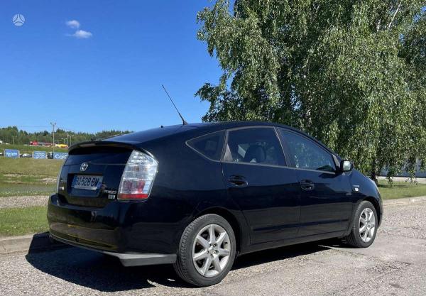 Grey Toyota Prius 2008 in Vilnius, with an engine capacity of 1.50 L and mileage of 277 thousand km for 3950 €, photo 4 on AUTOMOTO.COM.LV