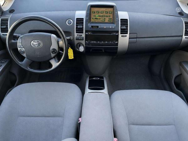 Grey Toyota Prius 2008 in Vilnius, with an engine capacity of 1.50 L and mileage of 277 thousand km for 3950 €, photo 6 on AUTOMOTO.COM.LV