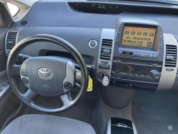 Grey Toyota Prius 2008 in Vilnius, with an engine capacity of 1.50 L and mileage of 277 thousand km for 3950 €, photo 7 on AUTOMOTO.COM.LV