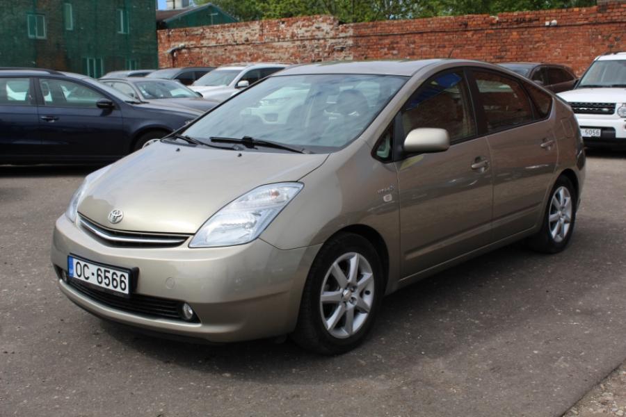 Grey Toyota Prius 2008 in Riga, with an engine capacity of 1.50 L and mileage of 204 thousand km for 4500 €, photo 3 on AUTOMOTO.COM.LV
