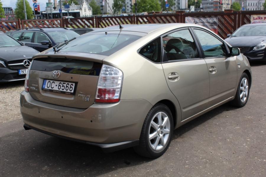 Grey Toyota Prius 2008 in Riga, with an engine capacity of 1.50 L and mileage of 204 thousand km for 4500 €, photo 7 on AUTOMOTO.COM.LV