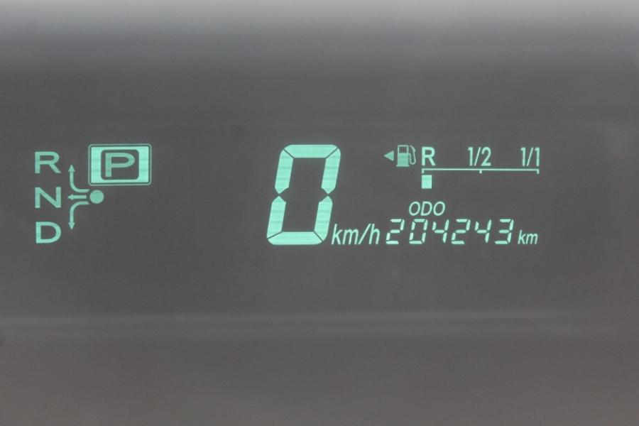 Grey Toyota Prius 2008 in Riga, with an engine capacity of 1.50 L and mileage of 204 thousand km for 4500 €, photo 10 on AUTOMOTO.COM.LV