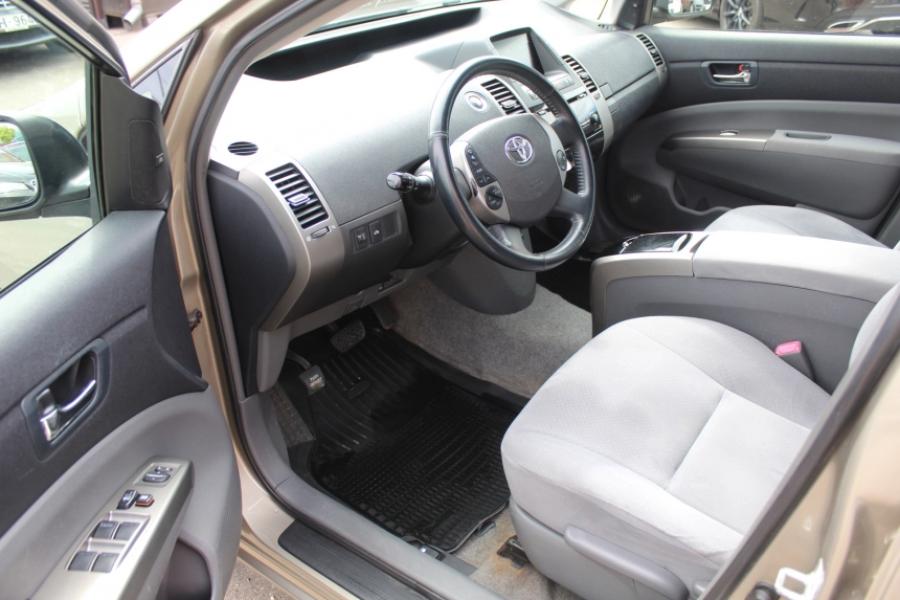 Grey Toyota Prius 2008 in Riga, with an engine capacity of 1.50 L and mileage of 204 thousand km for 4500 €, photo 12 on AUTOMOTO.COM.LV