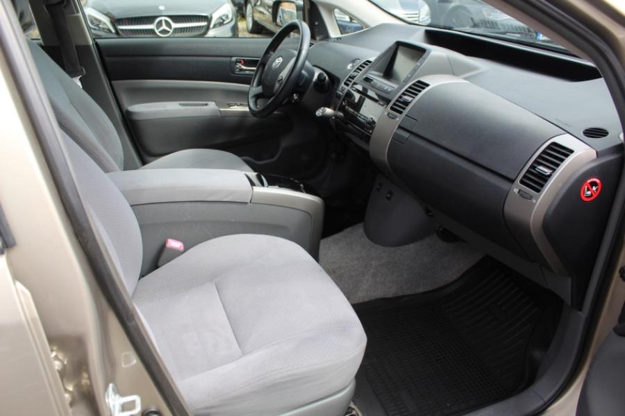 Grey Toyota Prius 2008 in Riga, with an engine capacity of 1.50 L and mileage of 204 thousand km for 4500 €, photo 14 on AUTOMOTO.COM.LV