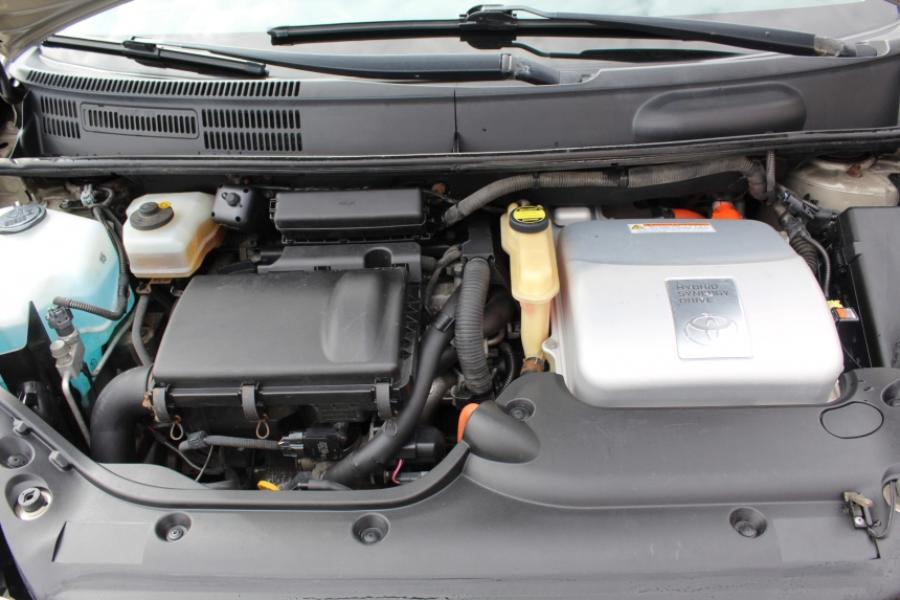 Grey Toyota Prius 2008 in Riga, with an engine capacity of 1.50 L and mileage of 204 thousand km for 4500 €, photo 15 on AUTOMOTO.COM.LV