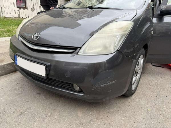 Grey Toyota Prius 2008 in Vilnius, with an engine capacity of 1.50 L and mileage of 264 thousand km for 2000 €, photo 1 on AUTOMOTO.COM.LV