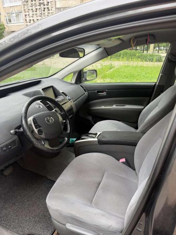 Grey Toyota Prius 2008 in Vilnius, with an engine capacity of 1.50 L and mileage of 264 thousand km for 2000 €, photo 6 on AUTOMOTO.COM.LV
