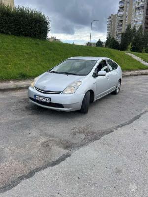 Grey Toyota Prius 2008 in Vilnius, with an engine capacity of 1.50 L and mileage of 433 thousand km for 2800 €, photo  on AUTOMOTO.COM.LV