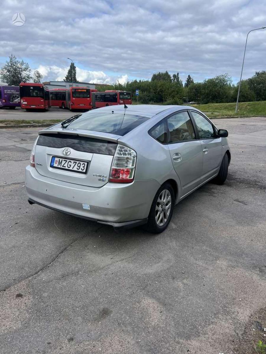 Pelēks Toyota Prius 2008 Viļņa, ar dzinēja tilpumu 1.50 L un nobraukumu 433 tūkst. km par 2800 €, foto 4 vietnē AUTOMOTO.COM.LV