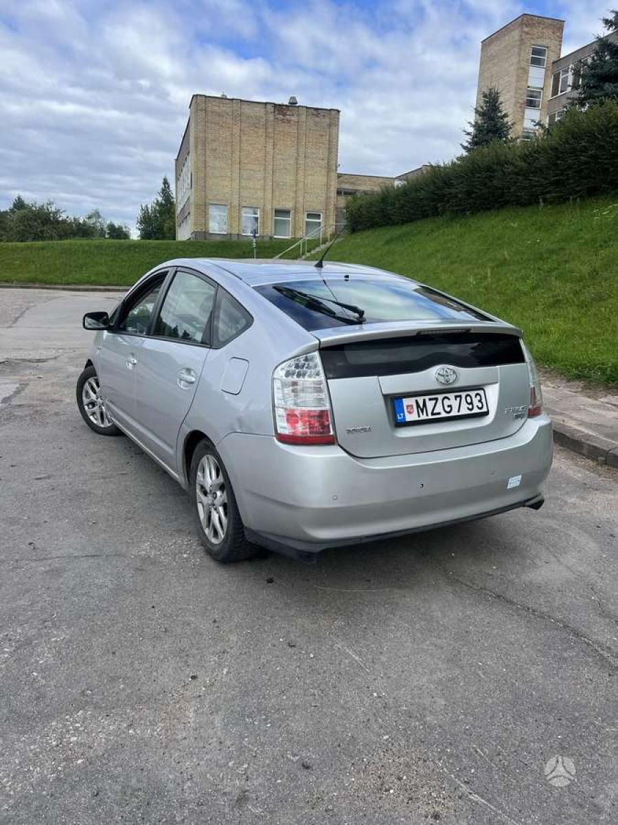 Pelēks Toyota Prius 2008 Viļņa, ar dzinēja tilpumu 1.50 L un nobraukumu 433 tūkst. km par 2800 €, foto 5 vietnē AUTOMOTO.COM.LV