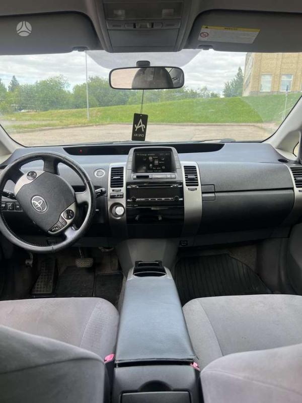 Grey Toyota Prius 2008 in Vilnius, with an engine capacity of 1.50 L and mileage of 433 thousand km for 2800 €, photo 5 on AUTOMOTO.COM.LV