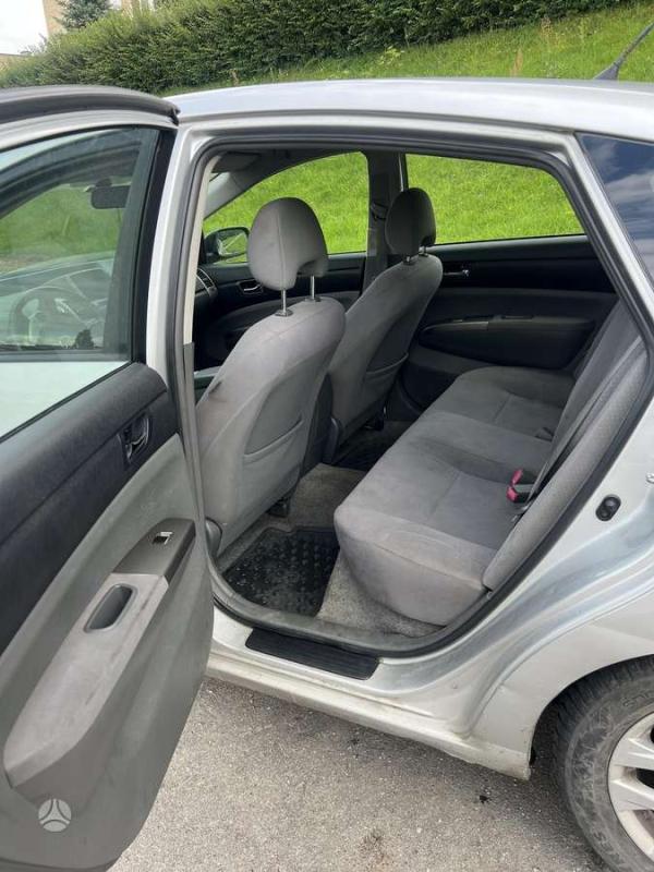 Grey Toyota Prius 2008 in Vilnius, with an engine capacity of 1.50 L and mileage of 433 thousand km for 2800 €, photo 6 on AUTOMOTO.COM.LV