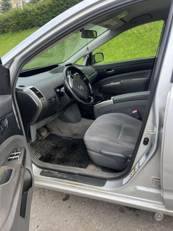 Grey Toyota Prius 2008 in Vilnius, with an engine capacity of 1.50 L and mileage of 433 thousand km for 2800 €, photo 7 on AUTOMOTO.COM.LV
