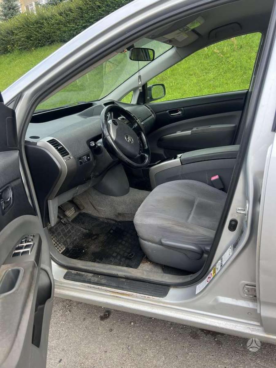 Pelēks Toyota Prius 2008 Viļņa, ar dzinēja tilpumu 1.50 L un nobraukumu 433 tūkst. km par 2800 €, foto 8 vietnē AUTOMOTO.COM.LV