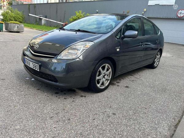 Pelēks Toyota Prius 2008 Viļņa, ar dzinēja tilpumu 1.50 L un nobraukumu 272 tūkst. km par 1750 €, foto 1 vietnē AUTOMOTO.COM.LV