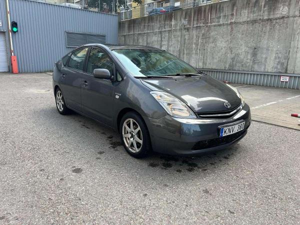 Pelēks Toyota Prius 2008 Viļņa, ar dzinēja tilpumu 1.50 L un nobraukumu 272 tūkst. km par 1750 €, foto 2 vietnē AUTOMOTO.COM.LV