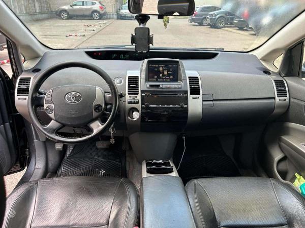 Pelēks Toyota Prius 2008 Viļņa, ar dzinēja tilpumu 1.50 L un nobraukumu 272 tūkst. km par 1750 €, foto 3 vietnē AUTOMOTO.COM.LV