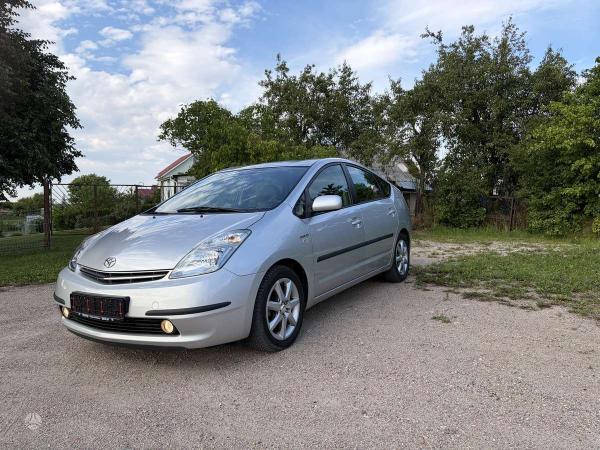 Pelēks Toyota Prius 2008 Viļņa, ar dzinēja tilpumu 1.50 L un nobraukumu 290 tūkst. km par 4850 €, foto 1 vietnē AUTOMOTO.COM.LV