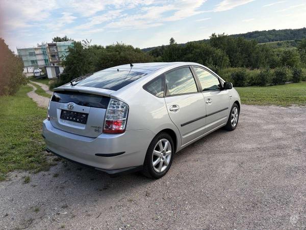 Pelēks Toyota Prius 2008 Viļņa, ar dzinēja tilpumu 1.50 L un nobraukumu 290 tūkst. km par 4850 €, foto 3 vietnē AUTOMOTO.COM.LV