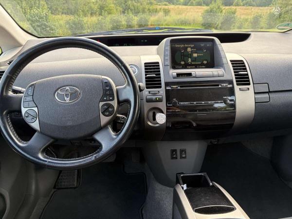Pelēks Toyota Prius 2008 Viļņa, ar dzinēja tilpumu 1.50 L un nobraukumu 290 tūkst. km par 4850 €, foto 5 vietnē AUTOMOTO.COM.LV