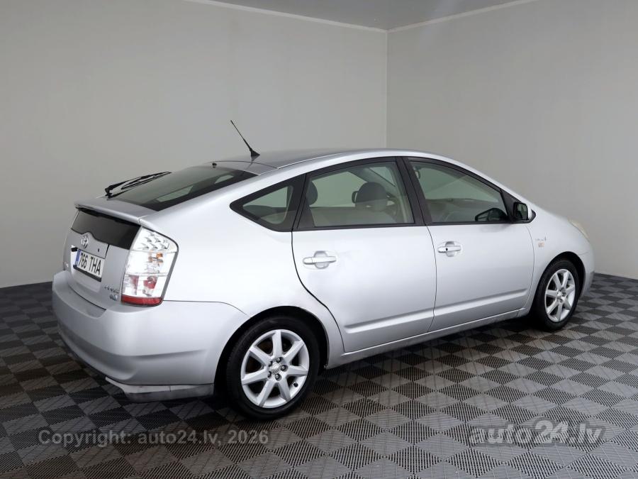 Серый Тойота Приус 2008 в Таллин, объемом двигателя 1.50 л и пробегом 325 тыс. км за 1799 €, фото 4 на AUTOMOTO.COM.LV