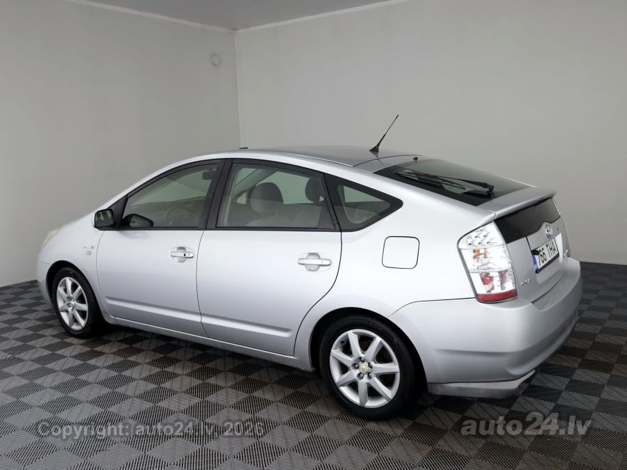 Серый Тойота Приус 2008 в Таллин, объемом двигателя 1.50 л и пробегом 325 тыс. км за 1799 €, фото 5 на AUTOMOTO.COM.LV