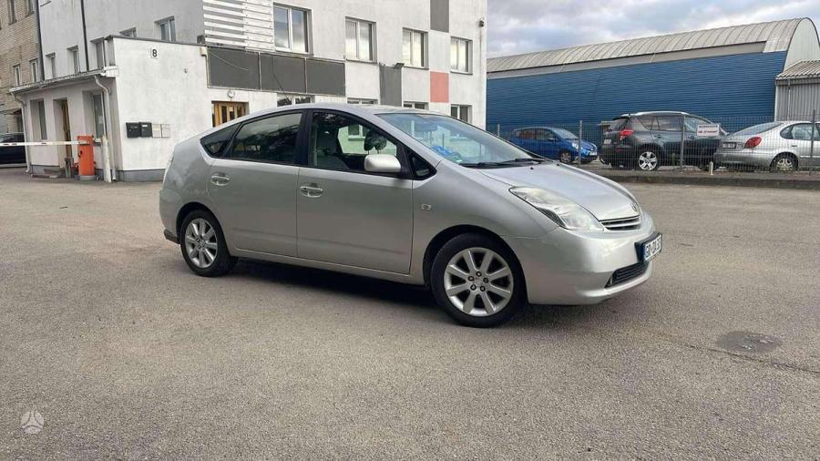 Pelēks Toyota Prius 2008 Marijampole, ar dzinēja tilpumu 1.50 L un nobraukumu 280 tūkst. km par 3550 €, foto 1 vietnē AUTOMOTO.COM.LV
