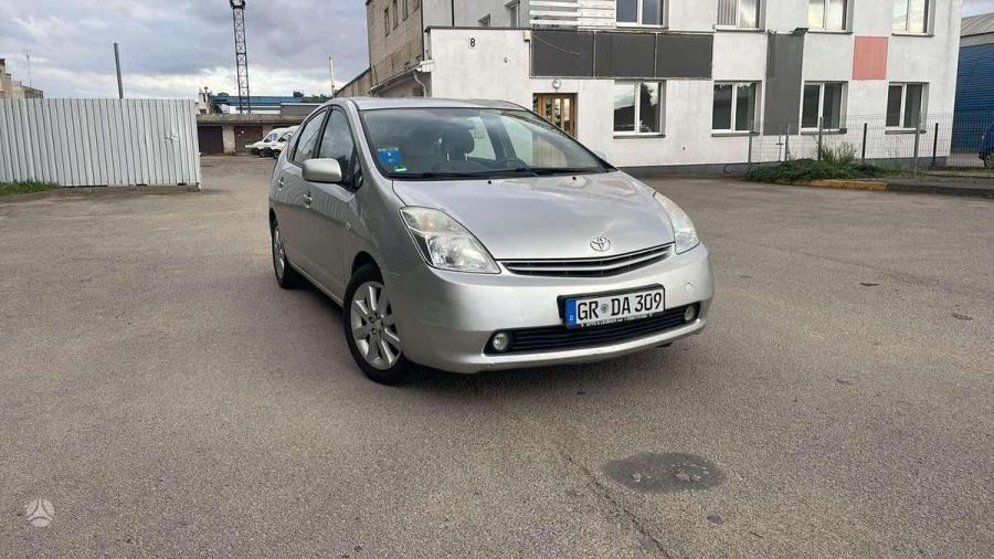 Pelēks Toyota Prius 2008 Marijampole, ar dzinēja tilpumu 1.50 L un nobraukumu 280 tūkst. km par 3550 €, foto 3 vietnē AUTOMOTO.COM.LV