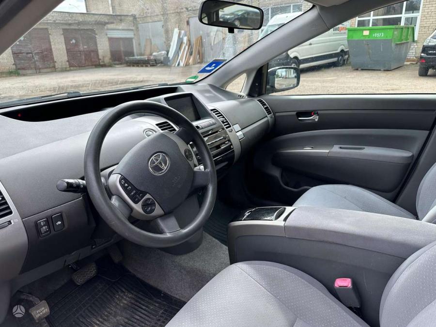 Pelēks Toyota Prius 2008 Marijampole, ar dzinēja tilpumu 1.50 L un nobraukumu 280 tūkst. km par 3550 €, foto 11 vietnē AUTOMOTO.COM.LV