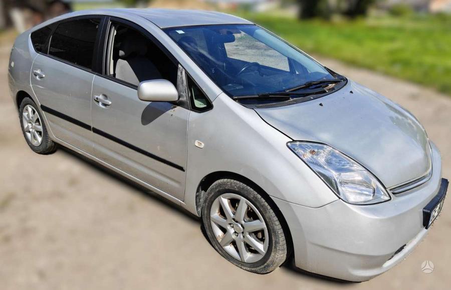 Pelēks Toyota Prius 2008 Panevēža, ar dzinēja tilpumu 0.00 L un nobraukumu 203 tūkst. km par 3100 €, foto 4 vietnē AUTOMOTO.COM.LV