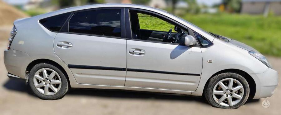 Pelēks Toyota Prius 2008 Panevēža, ar dzinēja tilpumu 0.00 L un nobraukumu 203 tūkst. km par 3100 €, foto 5 vietnē AUTOMOTO.COM.LV
