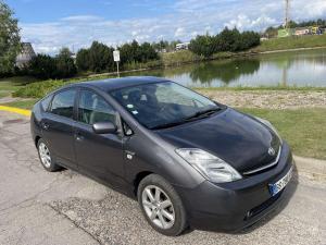 Grey Toyota Prius 2008 in Vilnius, with an engine capacity of 1.50 L and mileage of 217 thousand km for 4250 €, photo  on AUTOMOTO.COM.LV