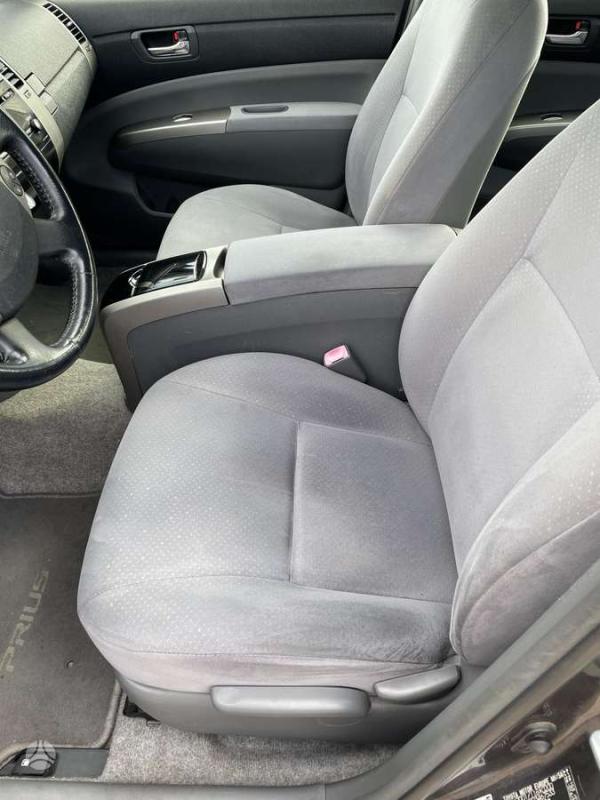Pelēks Toyota Prius 2008 Viļņa, ar dzinēja tilpumu 1.50 L un nobraukumu 217 tūkst. km par 4250 €, foto 6 vietnē AUTOMOTO.COM.LV