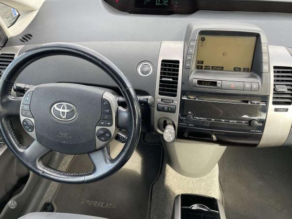 Pelēks Toyota Prius 2008 Viļņa, ar dzinēja tilpumu 1.50 L un nobraukumu 217 tūkst. km par 4250 €, foto 10 vietnē AUTOMOTO.COM.LV