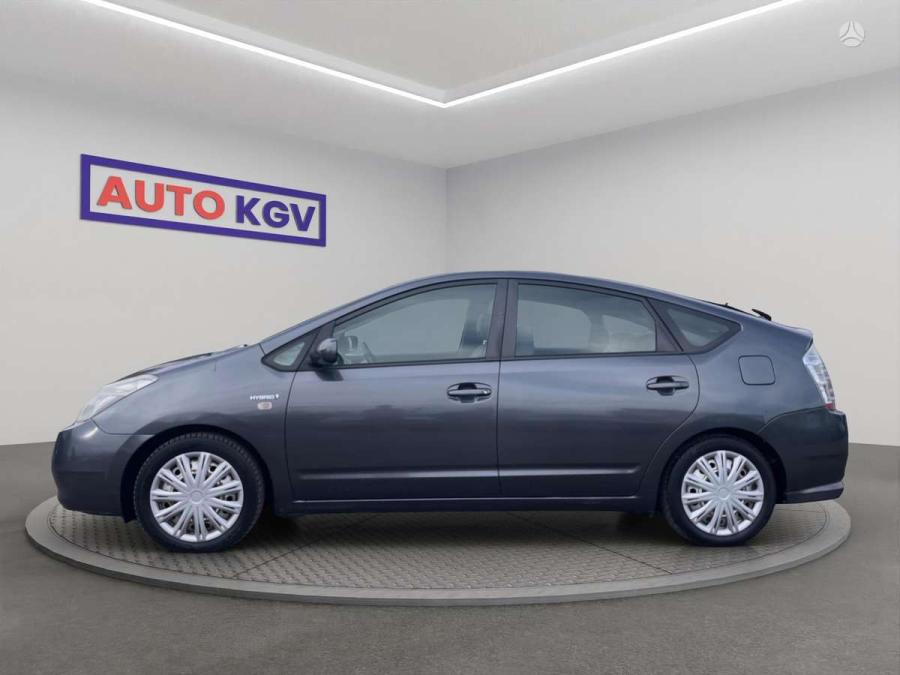 Grey Toyota Prius 2008 in Vilnius, with an engine capacity of 1.50 L and mileage of 331 thousand km for 4999 €, photo 3 on AUTOMOTO.COM.LV