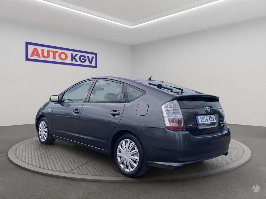 Grey Toyota Prius 2008 in Vilnius, with an engine capacity of 1.50 L and mileage of 331 thousand km for 4999 €, photo 4 on AUTOMOTO.COM.LV