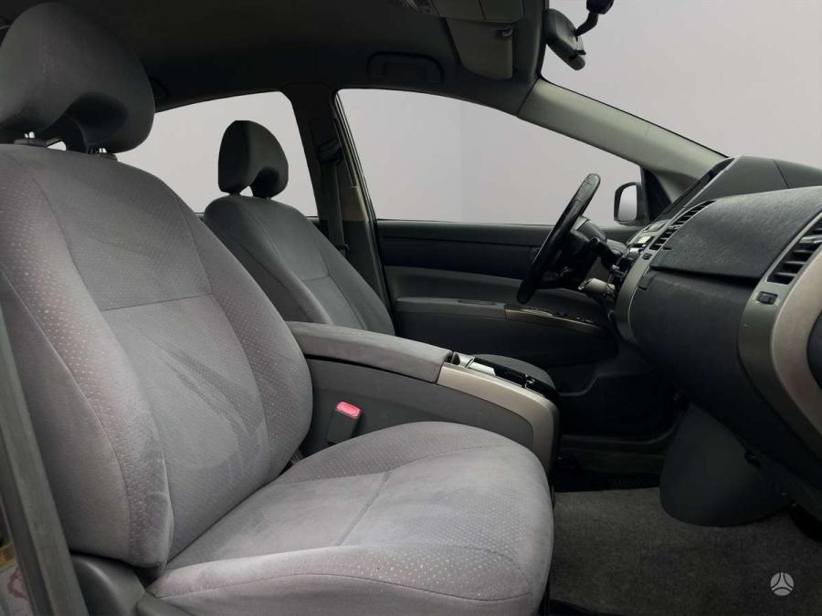 Grey Toyota Prius 2008 in Vilnius, with an engine capacity of 1.50 L and mileage of 331 thousand km for 4999 €, photo 9 on AUTOMOTO.COM.LV
