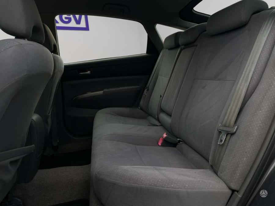 Grey Toyota Prius 2008 in Vilnius, with an engine capacity of 1.50 L and mileage of 331 thousand km for 4999 €, photo 12 on AUTOMOTO.COM.LV