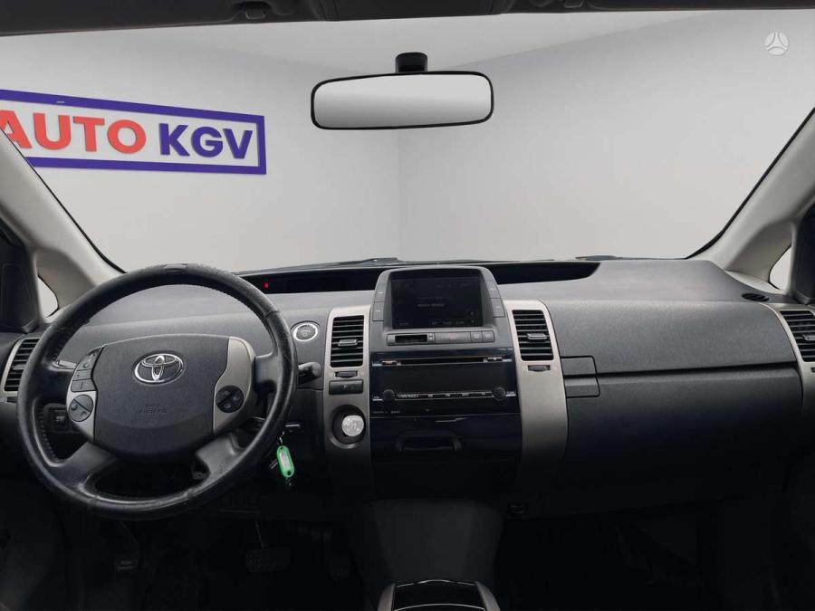 Grey Toyota Prius 2008 in Vilnius, with an engine capacity of 1.50 L and mileage of 331 thousand km for 4999 €, photo 13 on AUTOMOTO.COM.LV