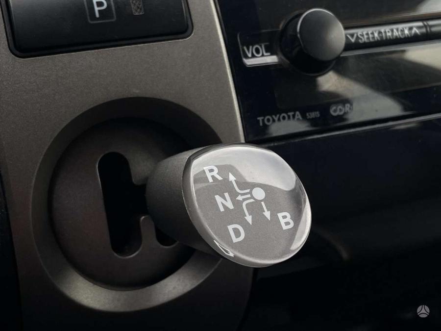 Grey Toyota Prius 2008 in Vilnius, with an engine capacity of 1.50 L and mileage of 331 thousand km for 4999 €, photo 17 on AUTOMOTO.COM.LV
