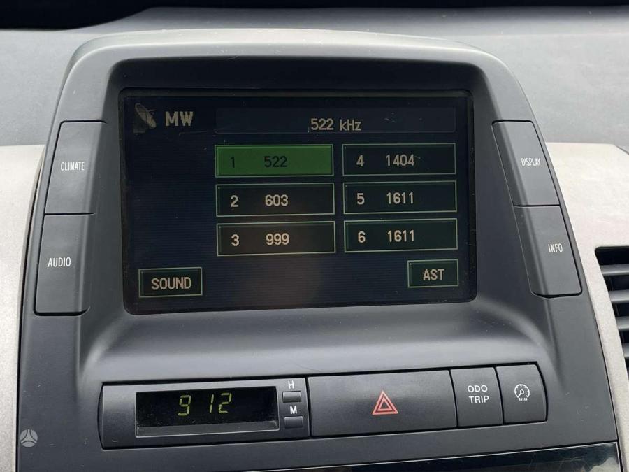 Grey Toyota Prius 2008 in Vilnius, with an engine capacity of 1.50 L and mileage of 331 thousand km for 4999 €, photo 19 on AUTOMOTO.COM.LV