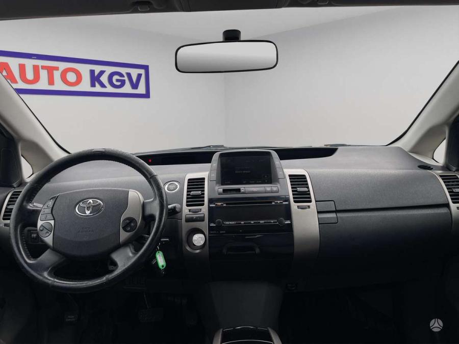 Grey Toyota Prius 2008 in Vilnius, with an engine capacity of 1.50 L and mileage of 331 thousand km for 4999 €, photo 13 on AUTOMOTO.COM.LV