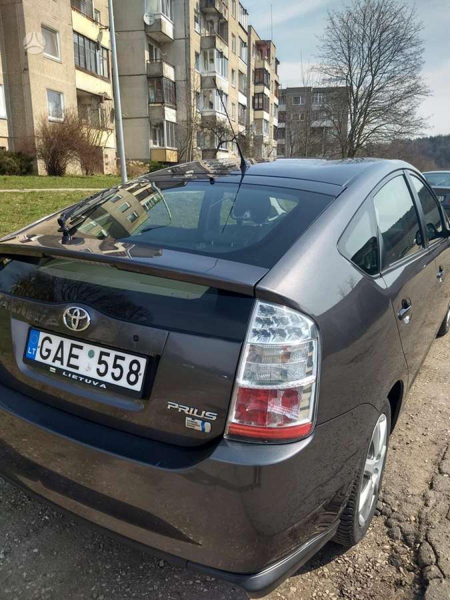 Grey Toyota Prius 2008 in Vilnius, with an engine capacity of 1.50 L and mileage of 214 thousand km for 5500 €, photo 3 on AUTOMOTO.COM.LV