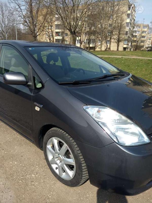 Toyota Prius 2008 Viļņa vietnē Pelēks Toyota Prius 2008 Viļņa, ar dzinēja tilpumu 1.50 L un nobraukumu 214 tūkst. km par 5500 €, foto 4 vietnē AUTOMOTO.COM.LV