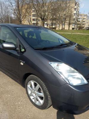 Grey Toyota Prius 2008 in Vilnius, with an engine capacity of 1.50 L and mileage of 214 thousand km for 5500 €, photo 4 on AUTOMOTO.COM.LV